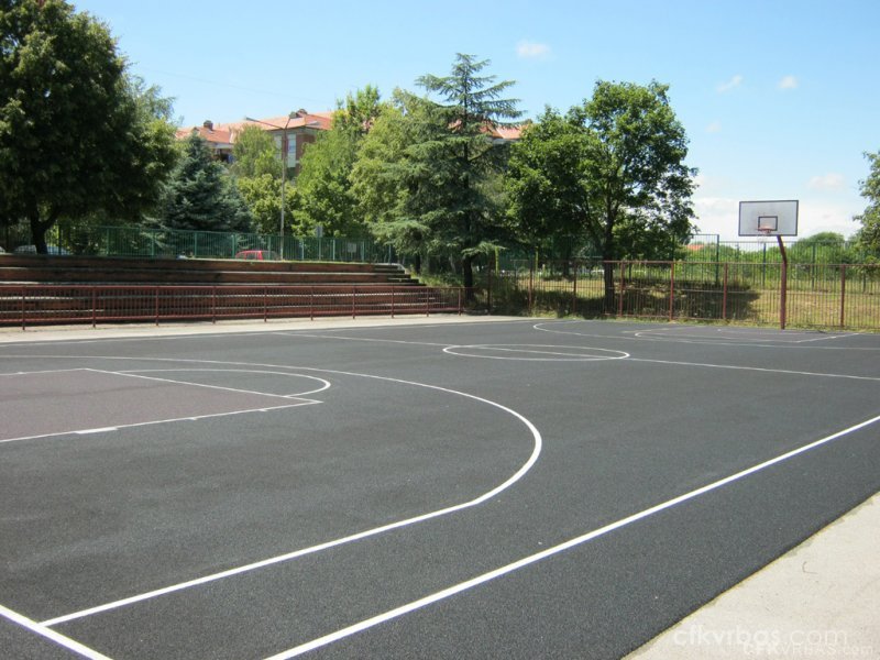 CFK Vrbas - KOŠARKAŠKI TEREN SA TARTAN PODLOGOM / BASKETBALL COURT WITH ...