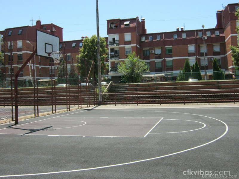 CFK Vrbas - KOŠARKAŠKI TEREN SA TARTAN PODLOGOM / BASKETBALL COURT WITH ...
